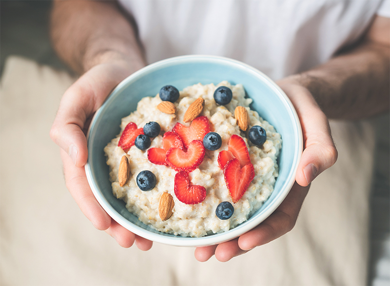 Ovesné vločky: Jak si je připravit jako základ snídaně? | Natima